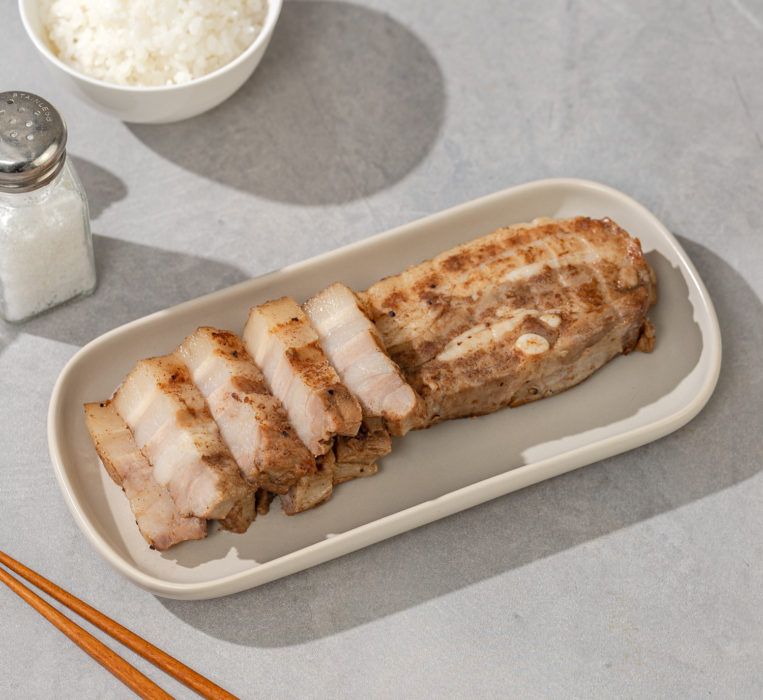 핸드메이드 오븐구이 통삼겹 1개 300g 진공포장 끓는물에 20분 중탕해서 드세요등록반려상품정보제공고시 상품군 가공